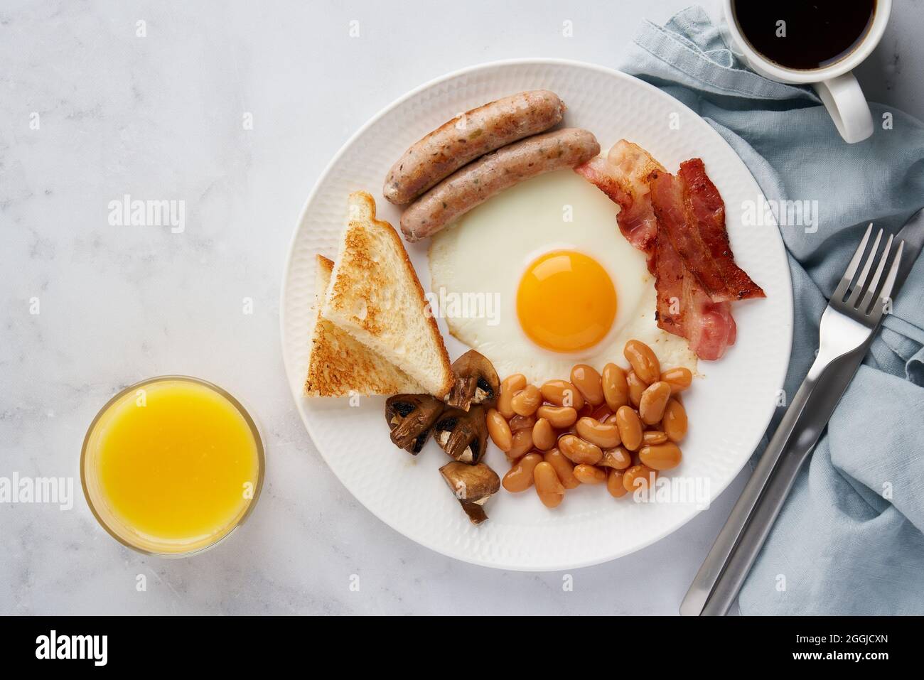 Typical classic english breakfast. Delicious eggs, bacon, mushrooms ...