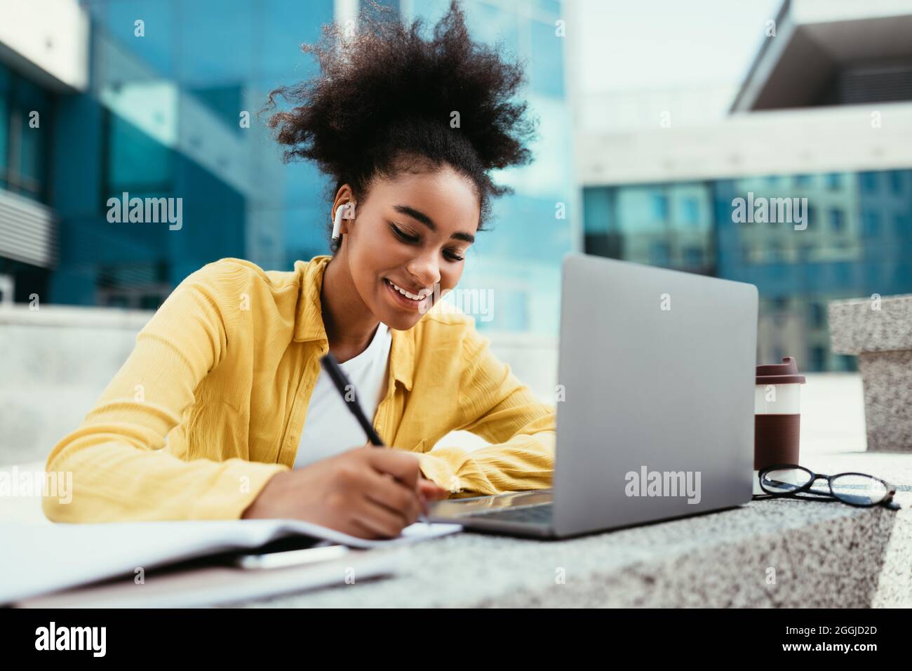Black college student computer hi-res stock photography and images - Alamy