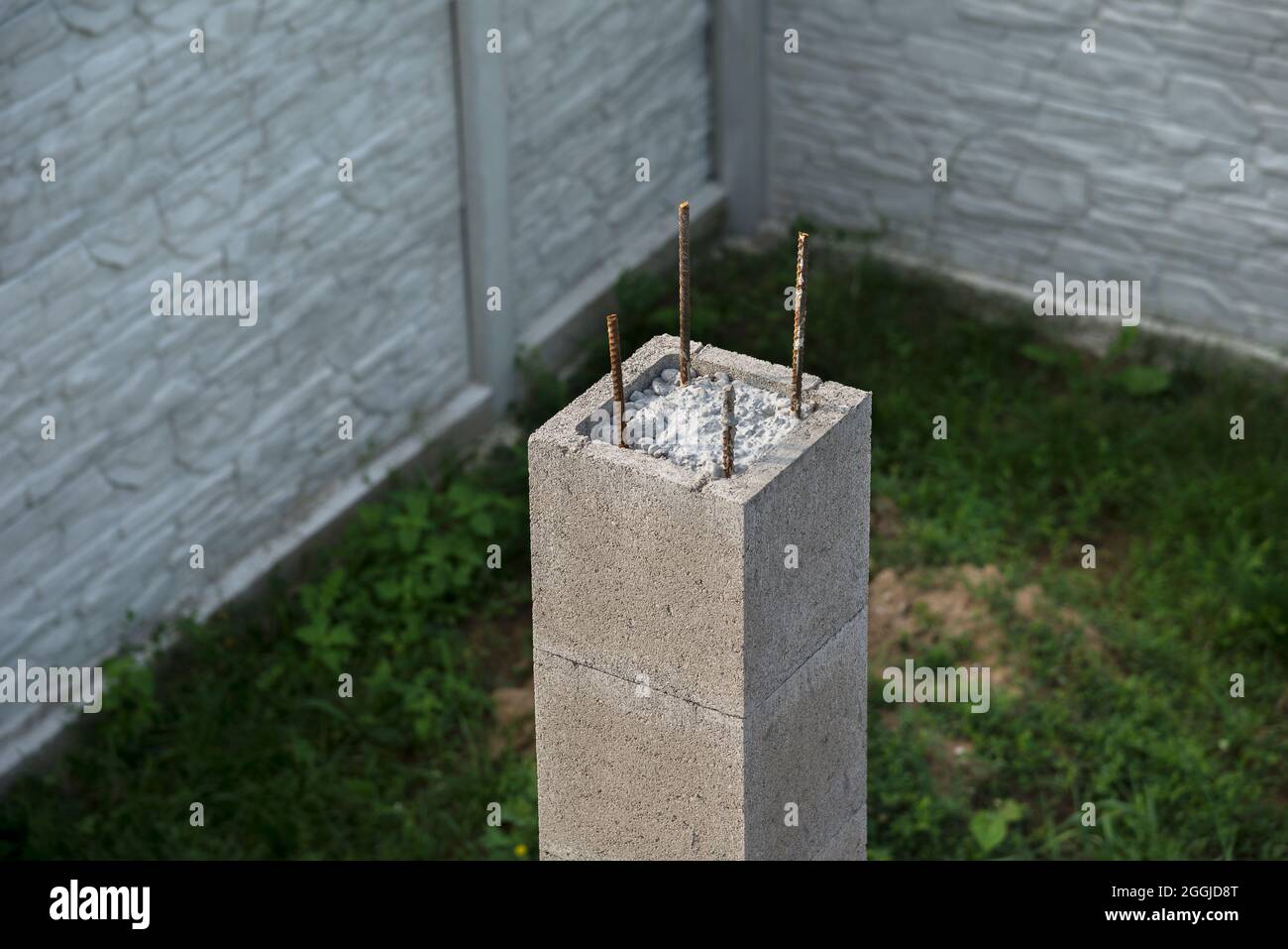 Concrete pole metal fence hi-res stock photography and images - Alamy