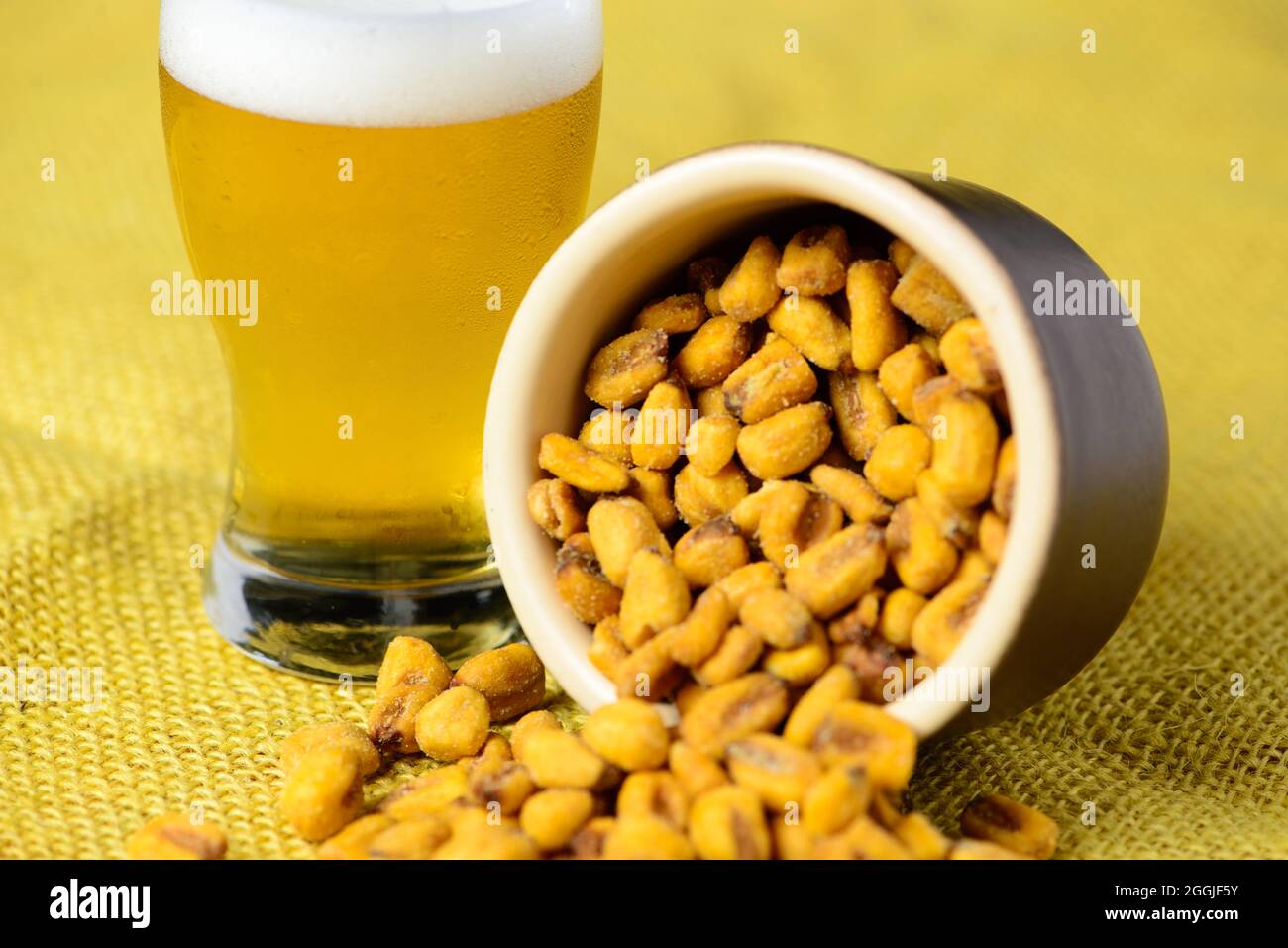 Toasted corn kernels hi-res stock photography and images - Alamy