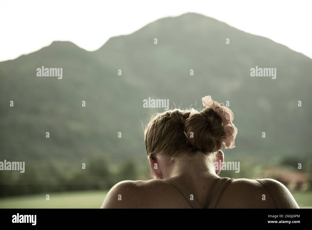 Woman sundress rear view hi-res stock photography and images - Alamy