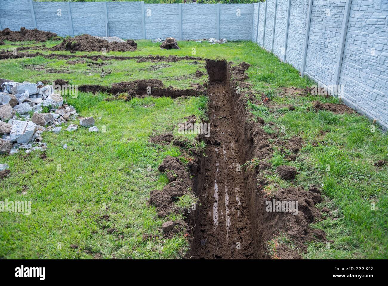 Small digger foundation hi-res stock photography and images - Alamy