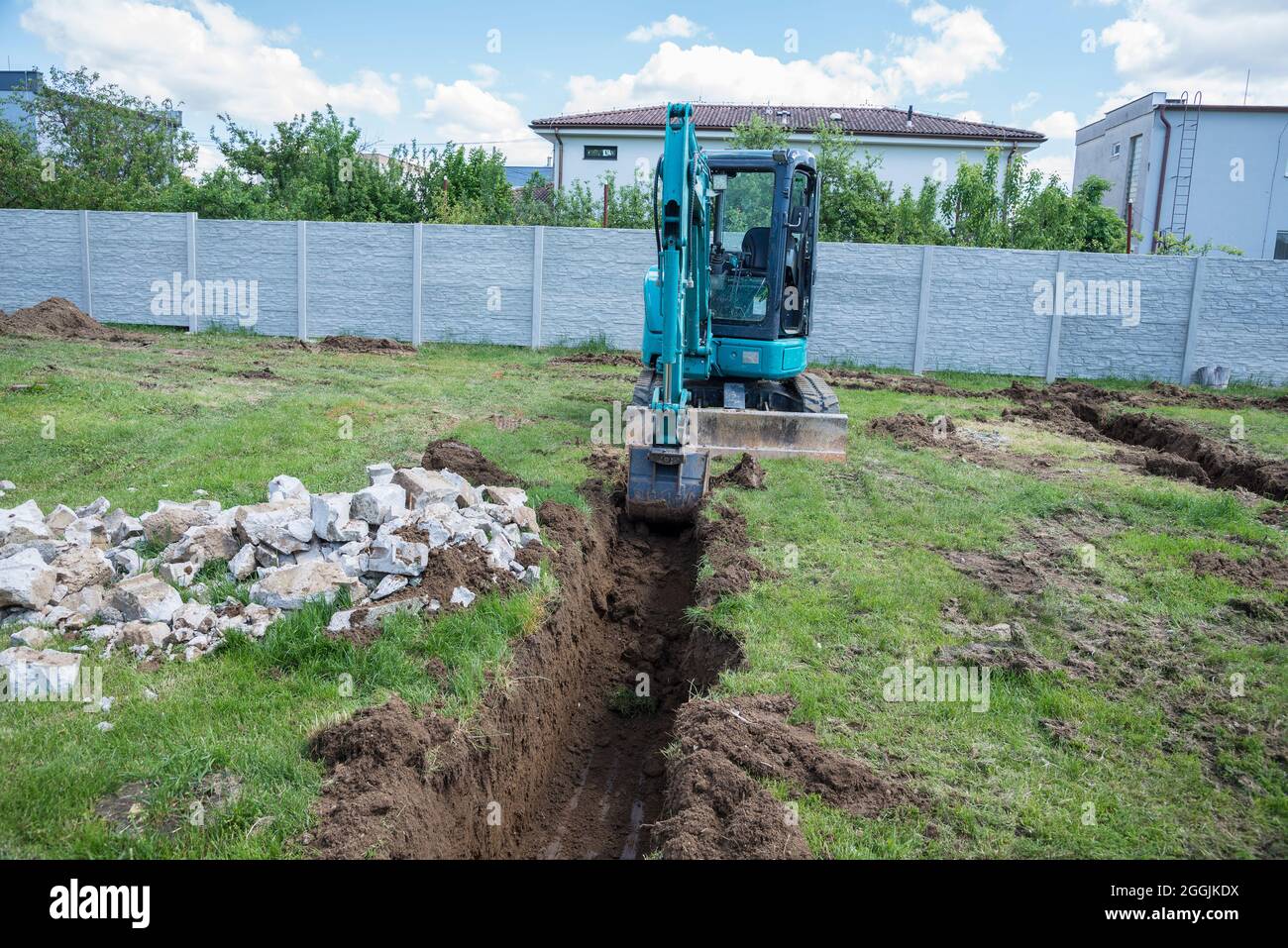 Small digger foundation hi-res stock photography and images - Alamy