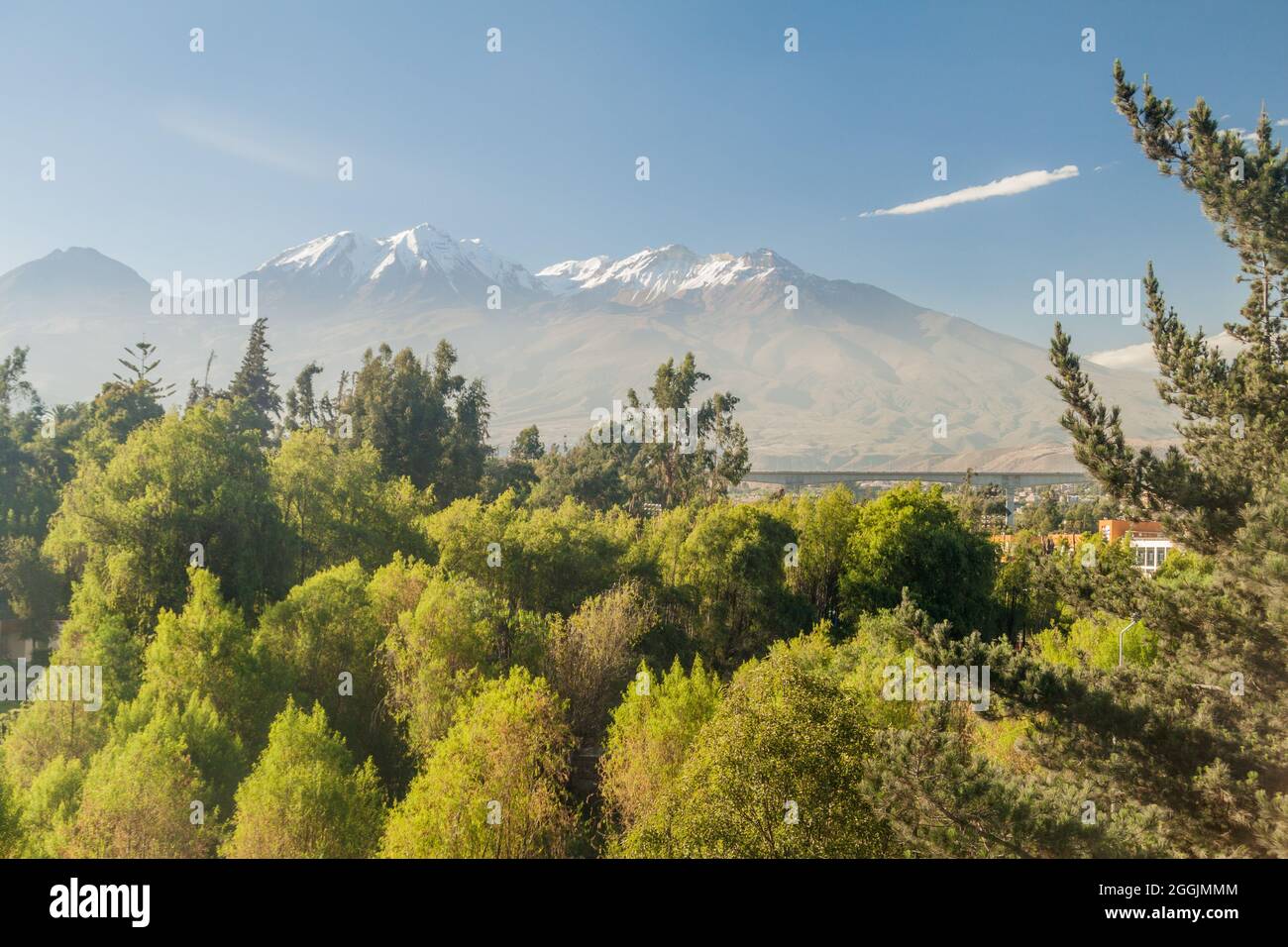 Chachani volcano above Arequipa, Peru Stock Photo - Alamy