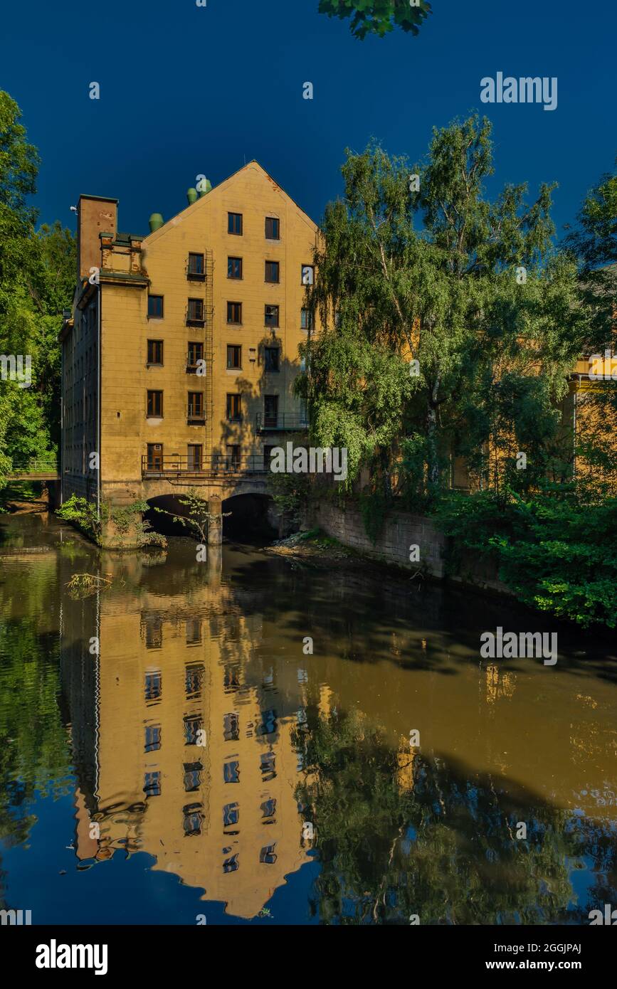 Big tree shadow house hi-res stock photography and images - Alamy