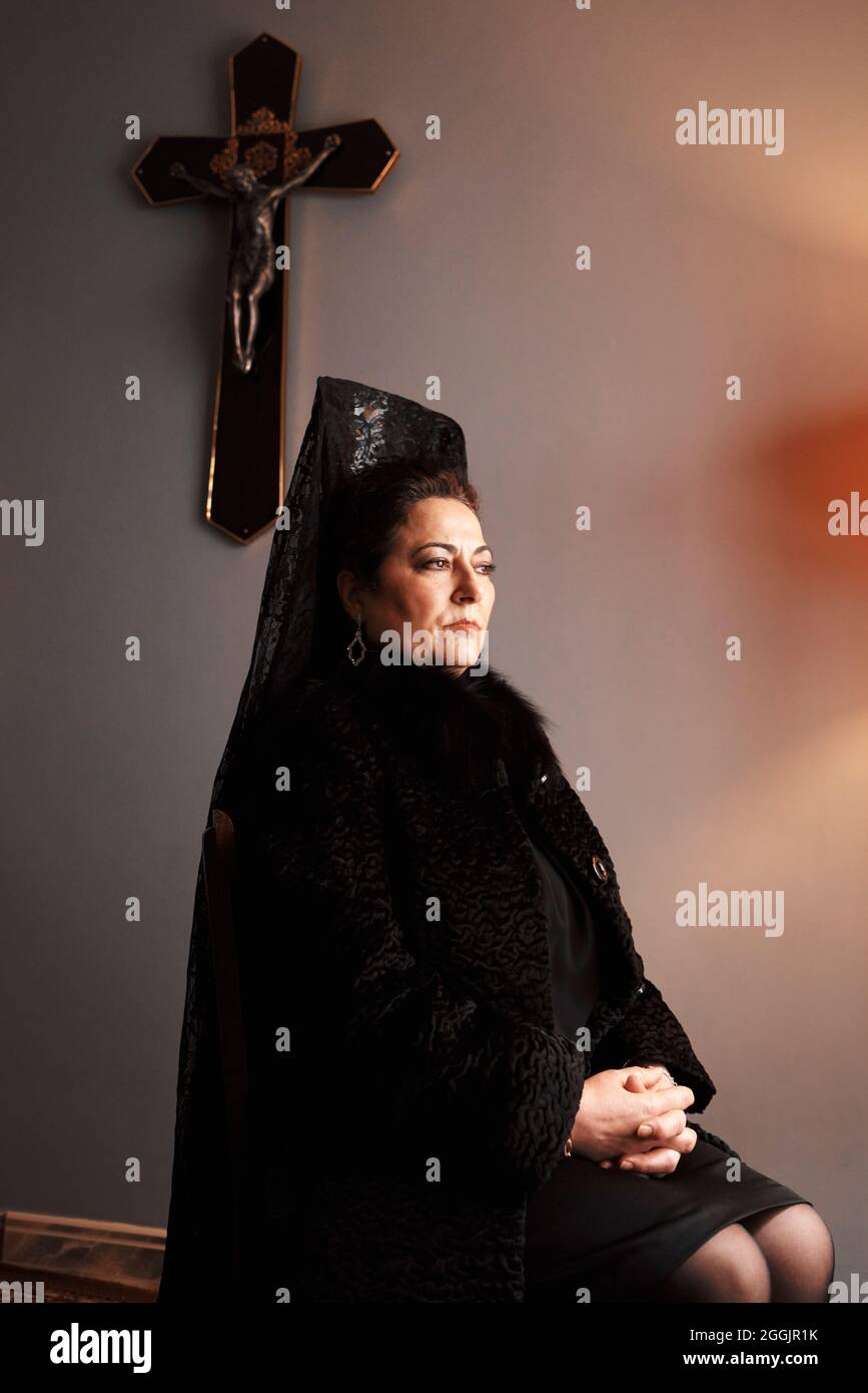 A woman in traditional Spanish Catholic dress Stock Photo - Alamy