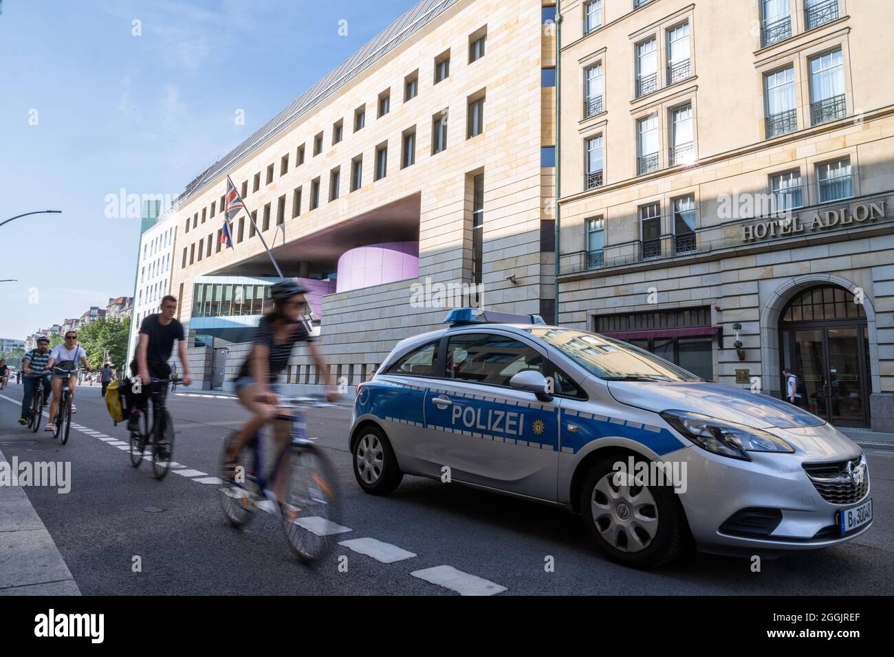 Uk embassy berlin hi-res stock photography and images - Alamy