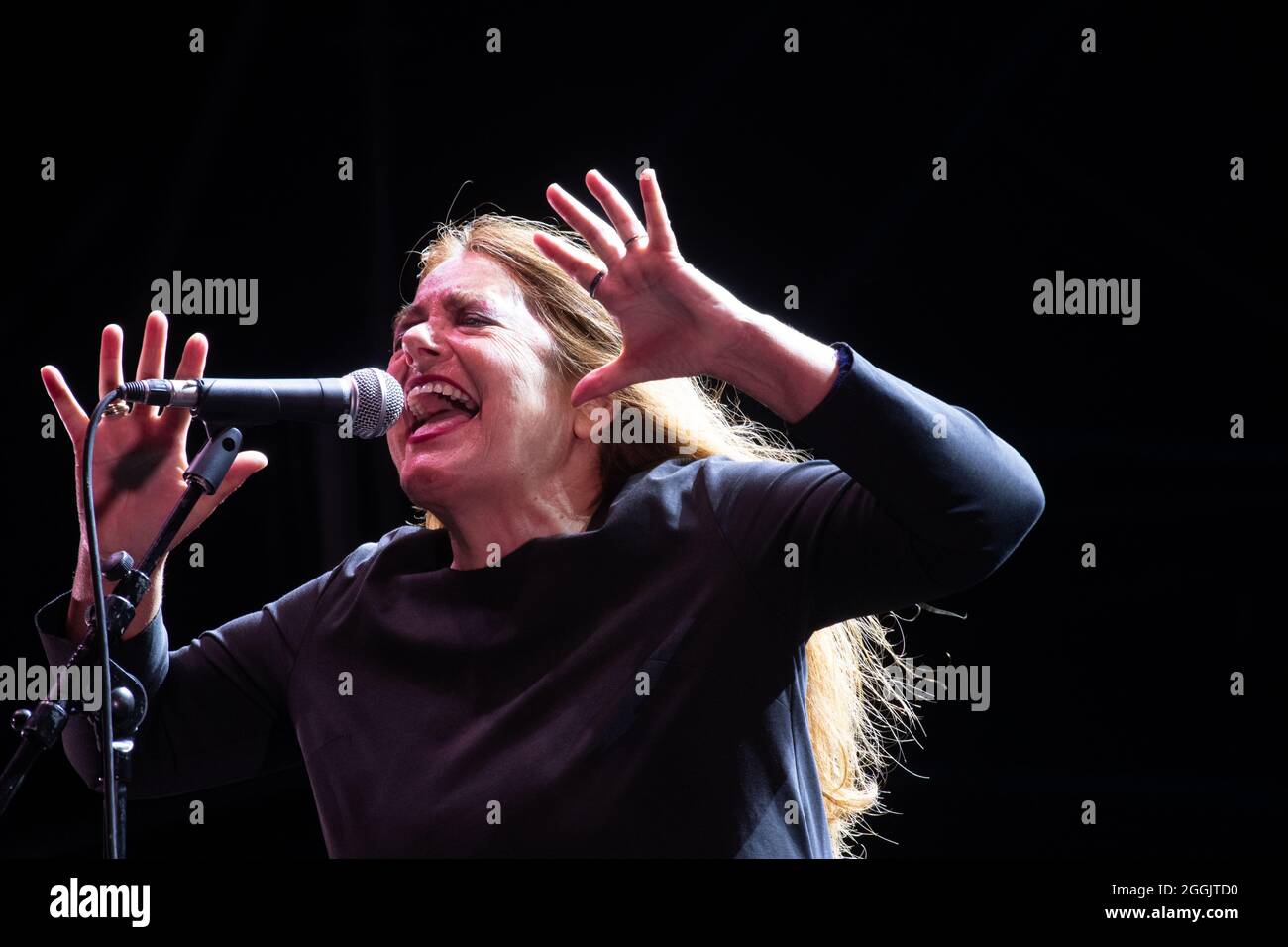 Italian singer Nada Malanima performing live in Livorno Stock Photo - Alamy