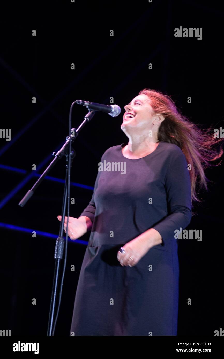 Italian singer Nada Malanima performing live in Livorno Stock Photo - Alamy