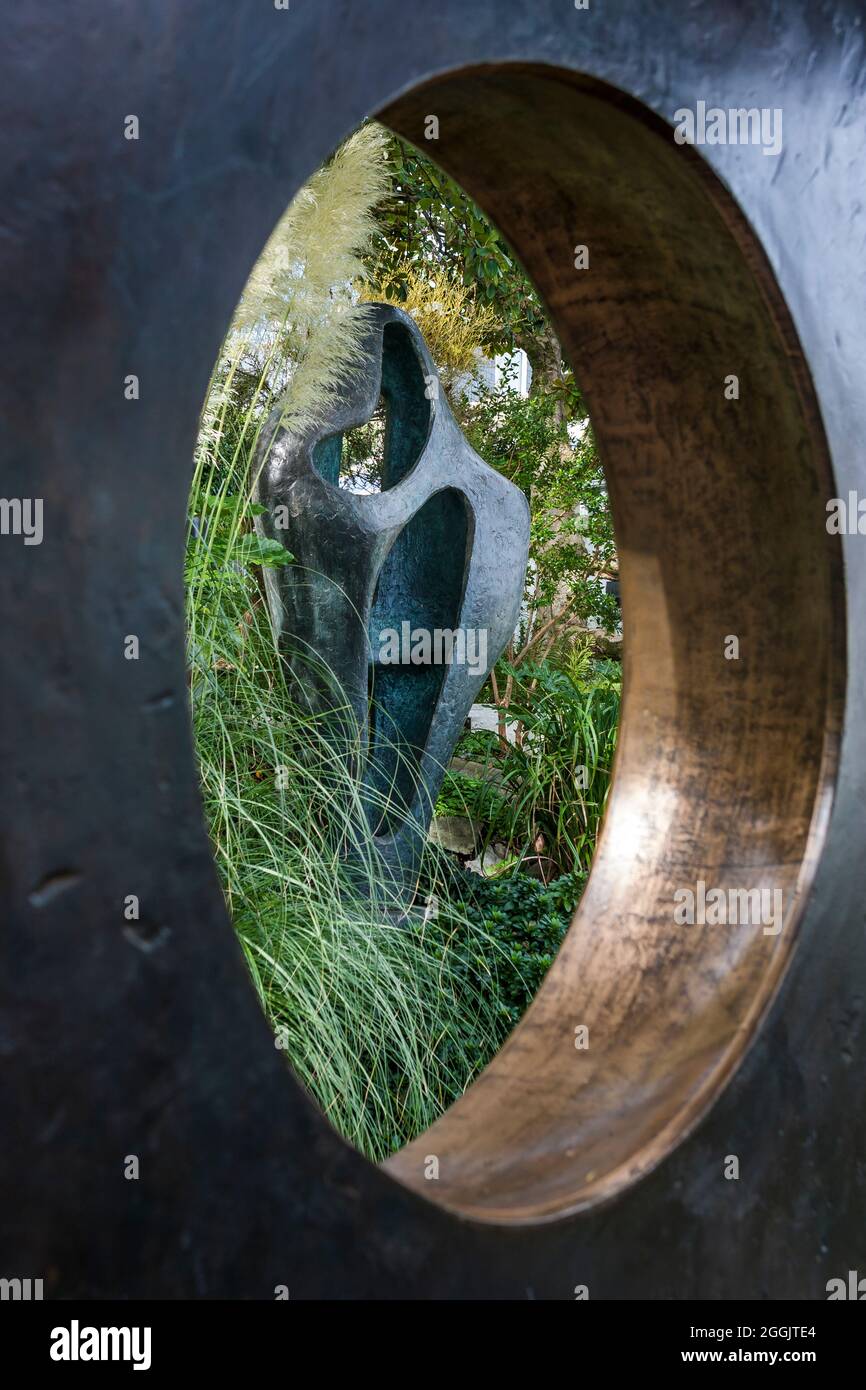 Figure for Landscape (1959–60), glimpsed through Four-Square (Walk ...