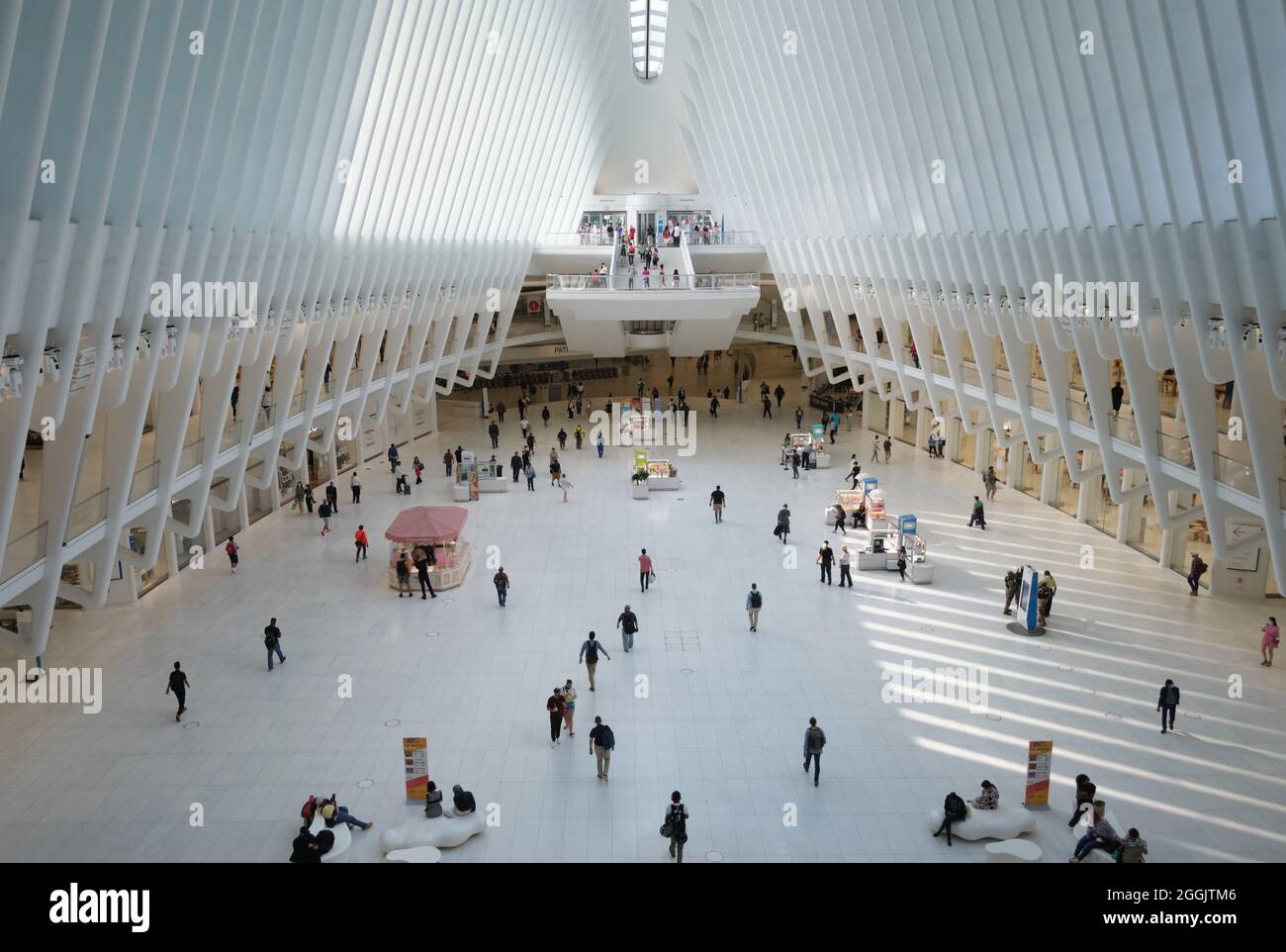 Brooklyn, New York, USA. 30th Aug, 2021. People walking through the ...