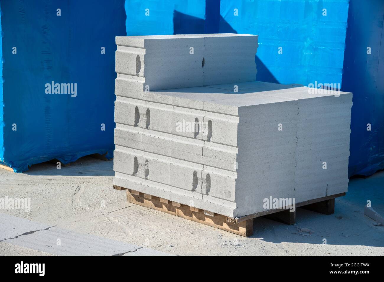 House walls built from a concrete foam blocks Stock Photo - Alamy