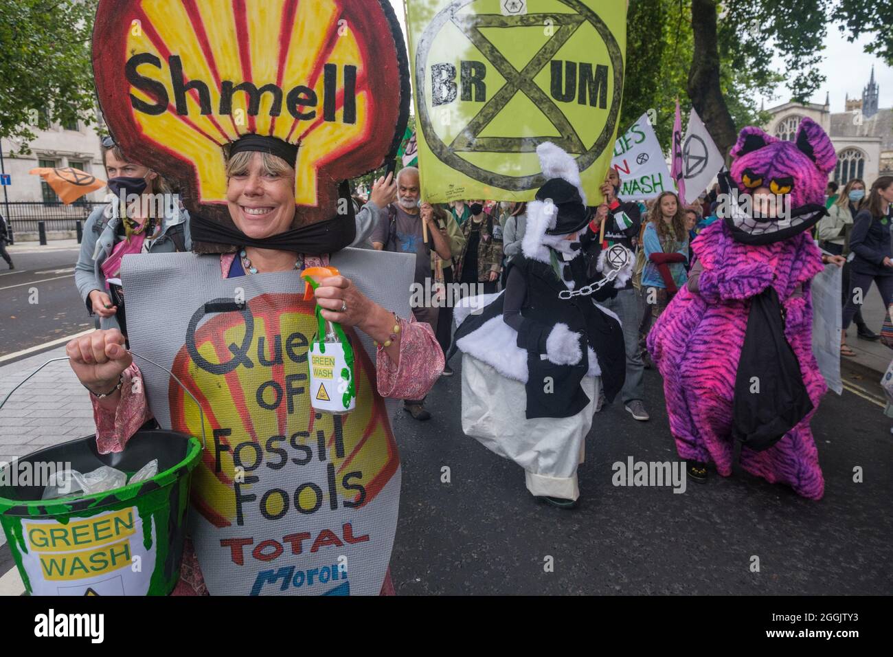 London, UK. 29th Sep 2021. Shmell, Queen of Fossil Fuels on the march ...