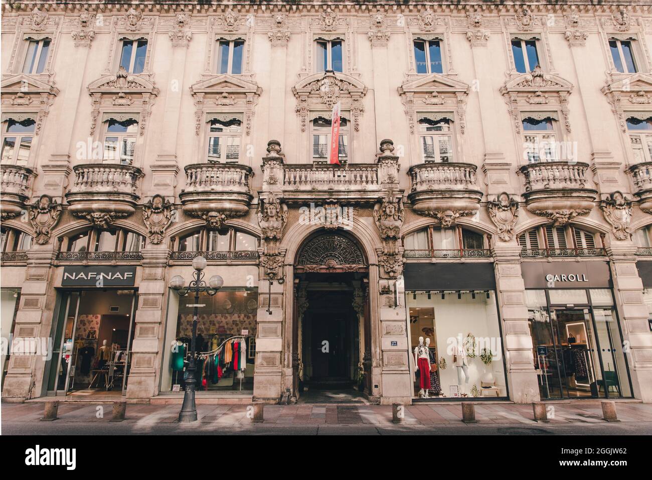 Fachada en avinon hi-res stock photography and images - Alamy