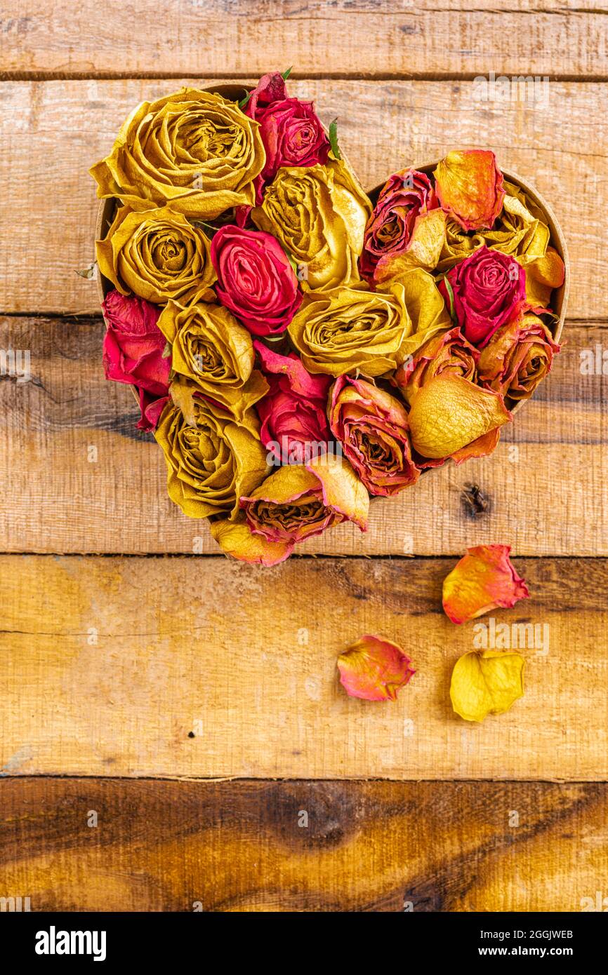 Heart made rose petals hi-res stock photography and images - Alamy