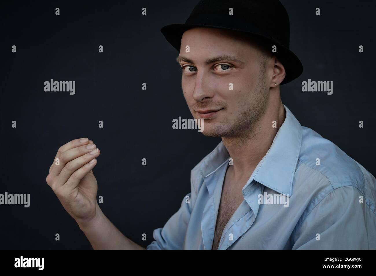 Hand gesture italian man hi-res stock photography and images - Alamy