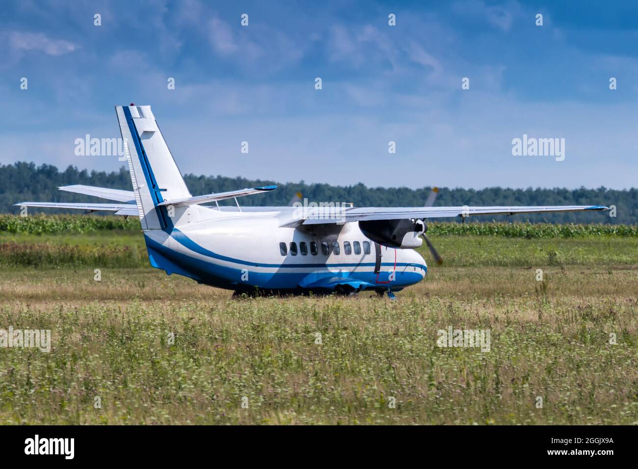 Turboprop passenger airplane hi-res stock photography and images - Alamy