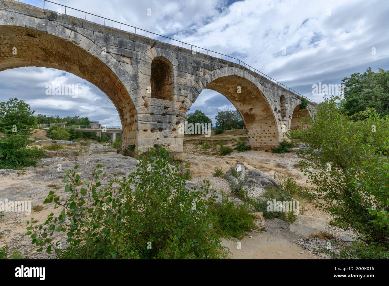 Viaduct arch roman hi-res stock photography and images - Alamy