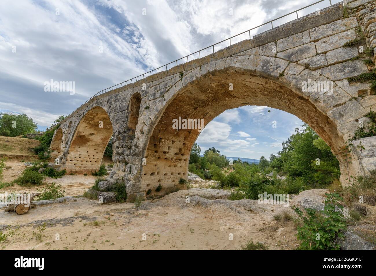 Viaduct arch roman hi-res stock photography and images - Alamy