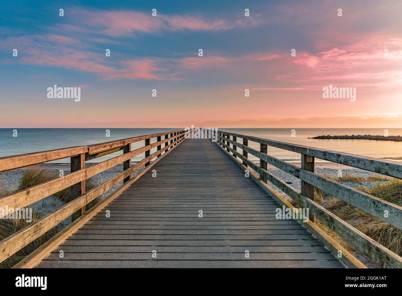 Old timber wooden landing hi-res stock photography and images - Alamy