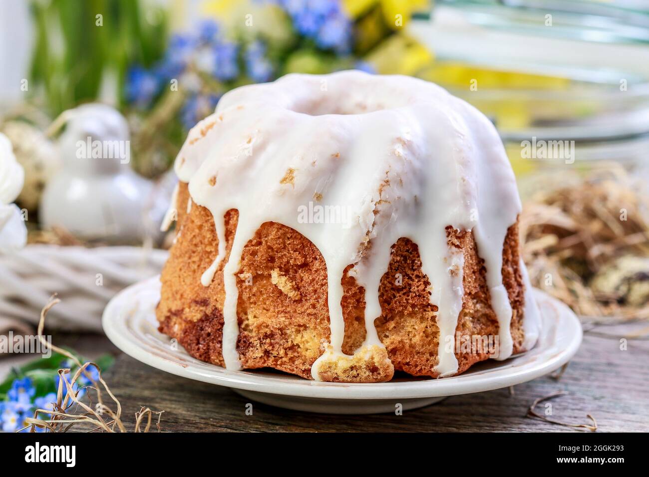Traditional easter cake and seasonal table decorations. Festive time ...