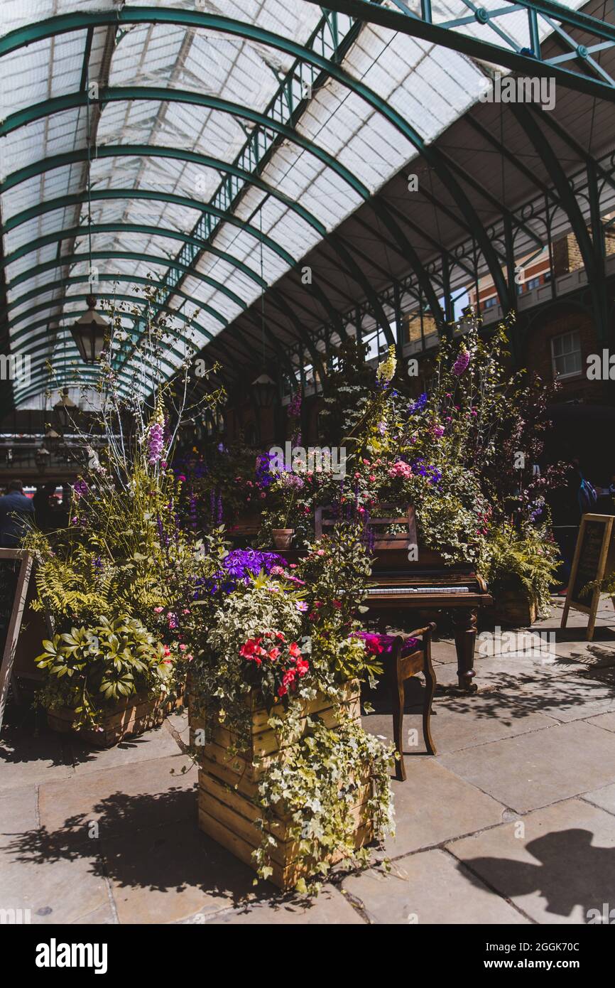 Covent garden in the spring hi-res stock photography and images - Alamy