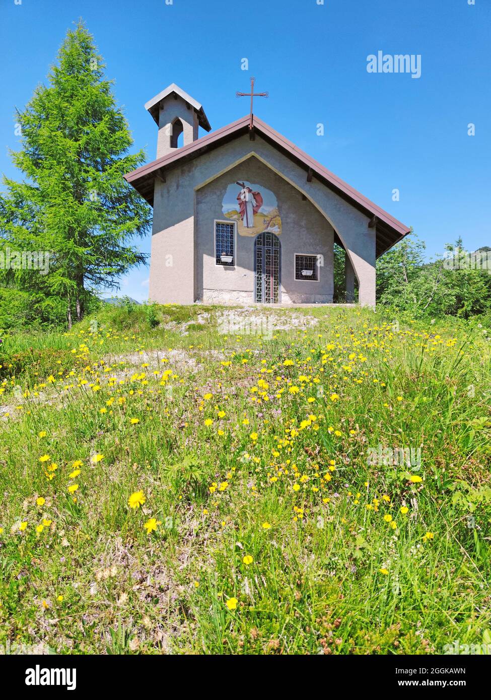 Cliff chapel italy hi-res stock photography and images - Alamy
