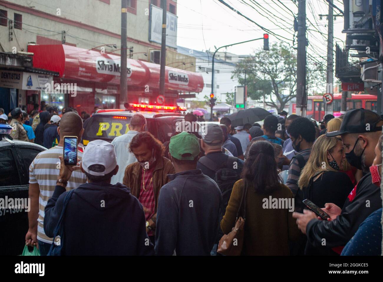Crowd of people watching how the 'Policia Rodoviaria Federal' (English ...