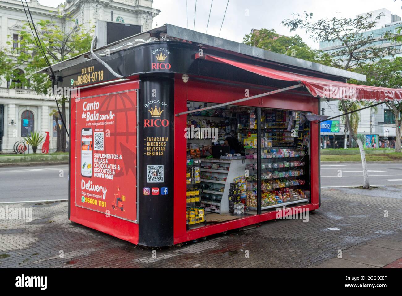 'Banca de Rico' kiosk selling merchandise on a city corner in Niteroi ...