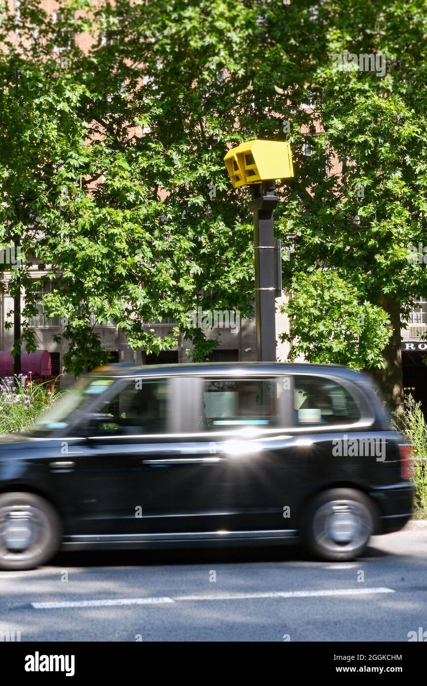 Speed limit in a car park hi-res stock photography and images - Alamy