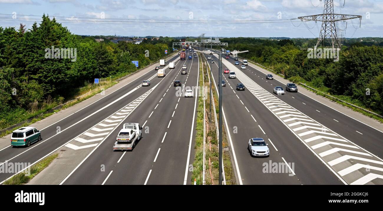 At the junction of bristol road hi-res stock photography and images - Alamy