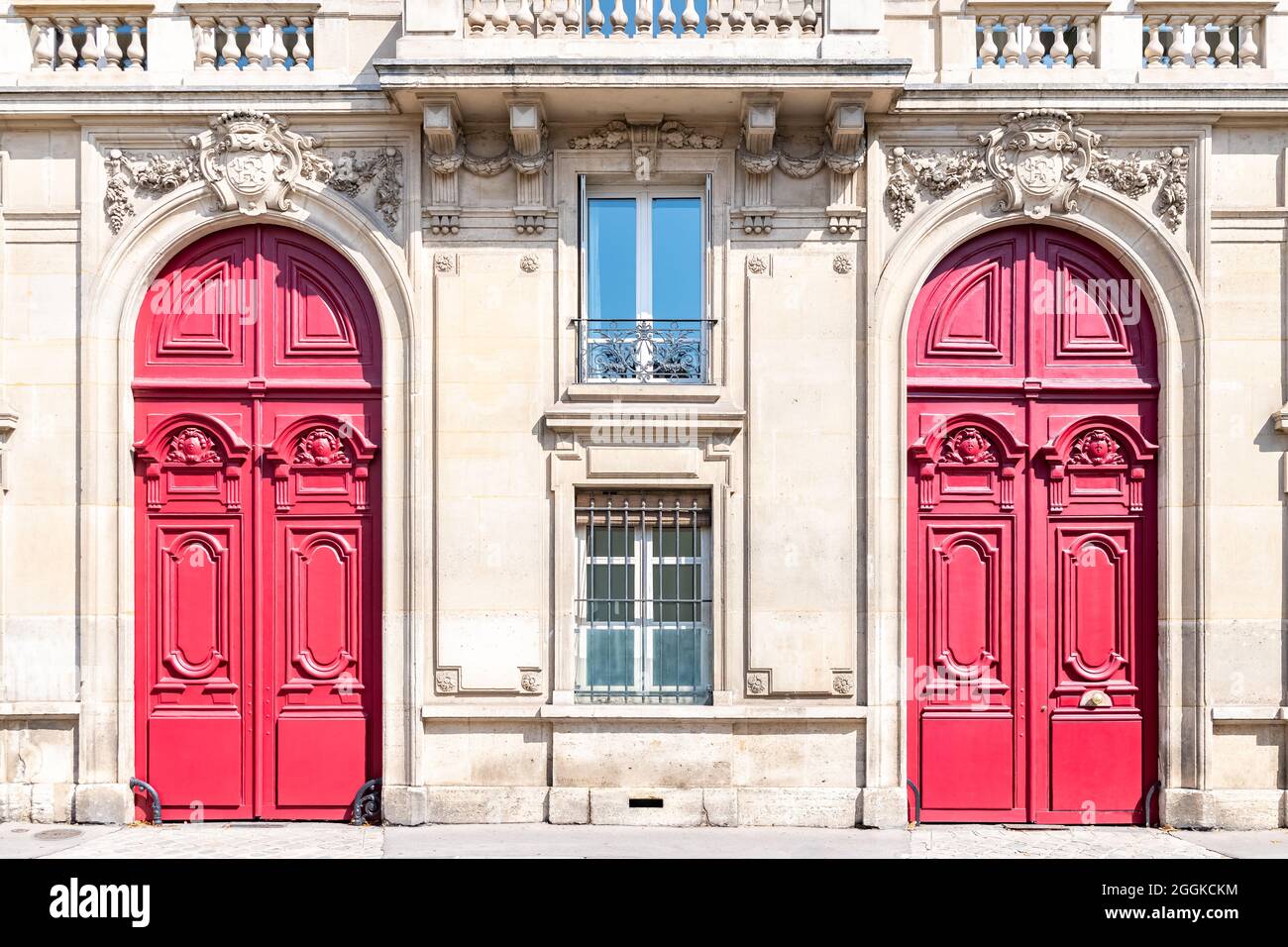 Parisian apartment building front entrance door hi-res stock ...