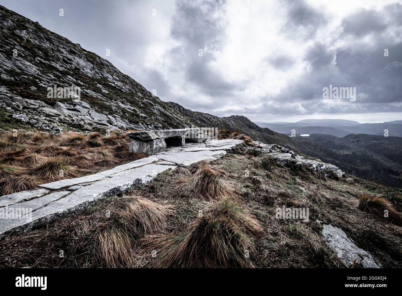 Stone bench hi-res stock photography and images - Alamy