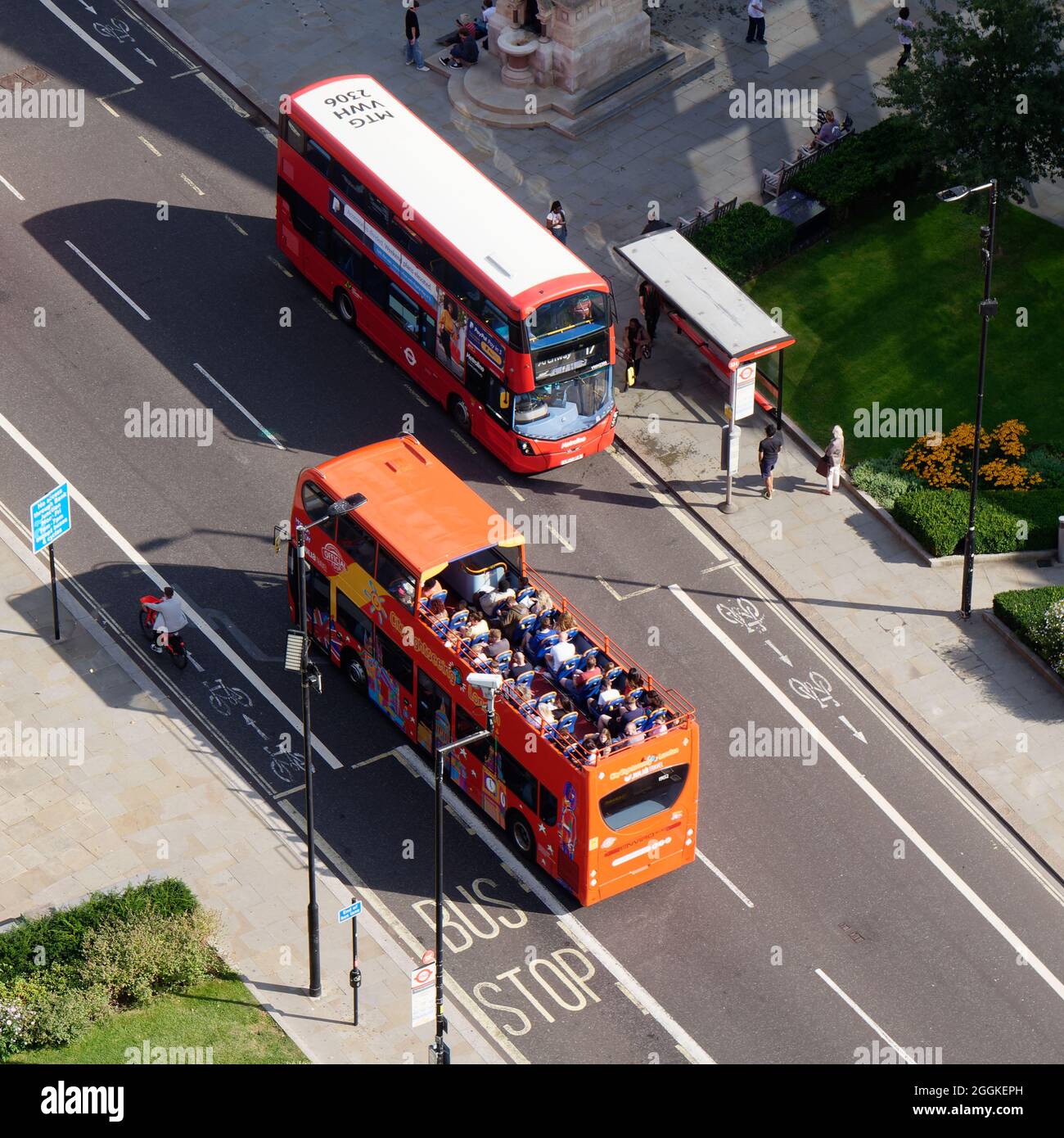 Open top bus hi-res stock photography and images - Alamy
