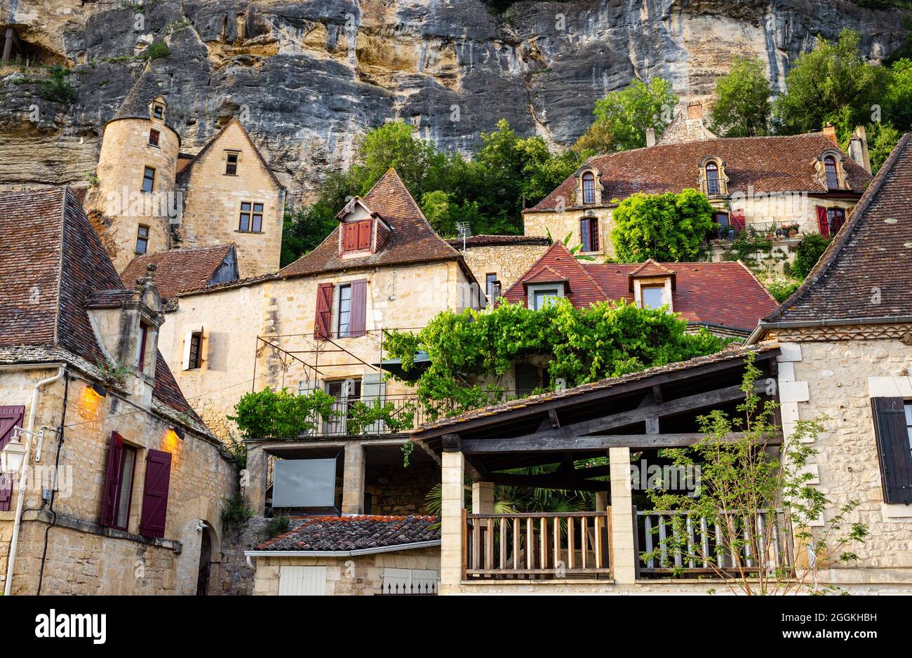 La Roque-Gageac old village in France from Dordogne river, Nouvelle ...