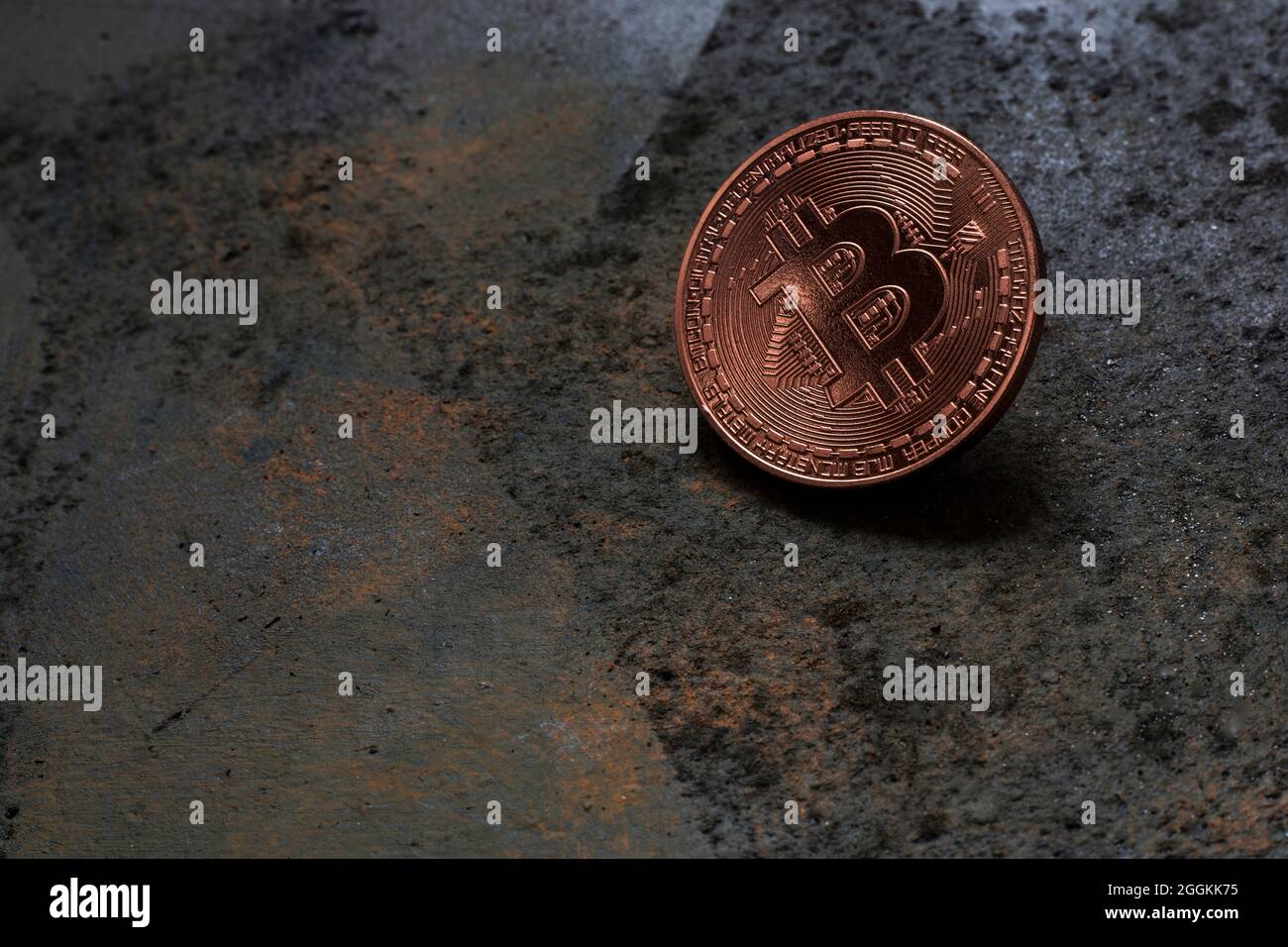 Bitcoin logo coin on rusty metal background Stock Photo - Alamy