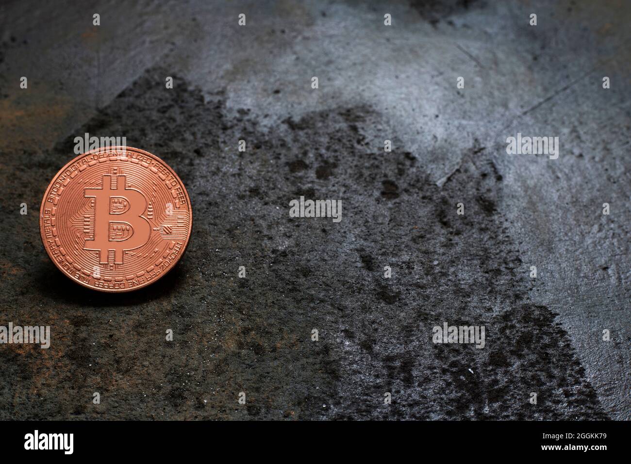 Bitcoin logo coin on rusty metal background Stock Photo - Alamy