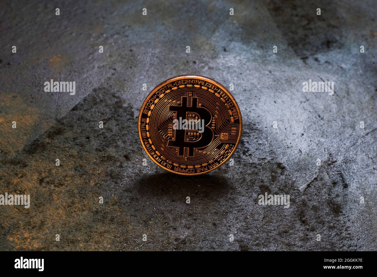 Bitcoin logo coin on rusty metal background Stock Photo - Alamy