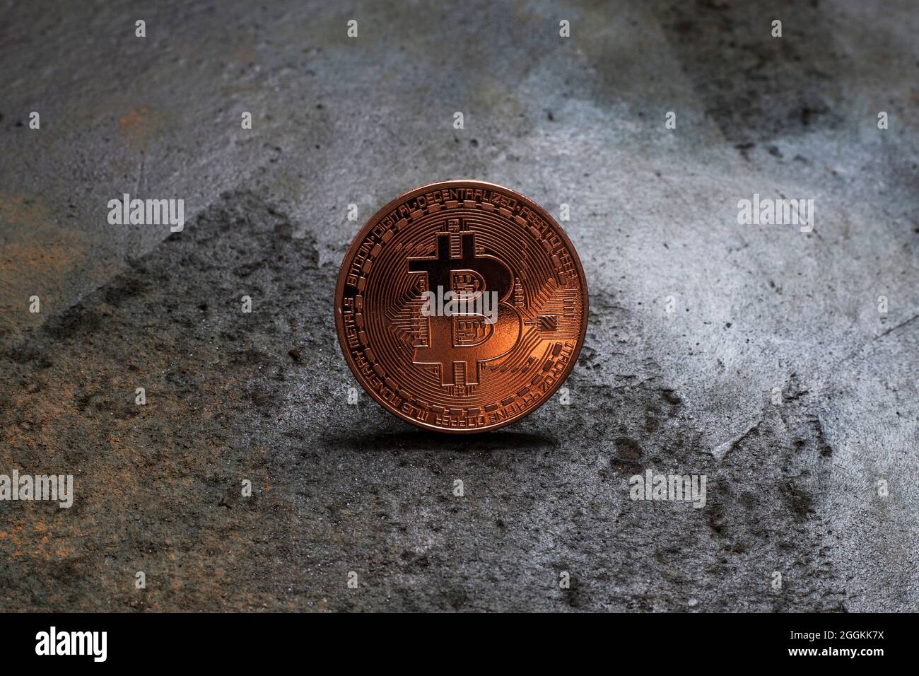Bitcoin logo coin on rusty metal background Stock Photo - Alamy