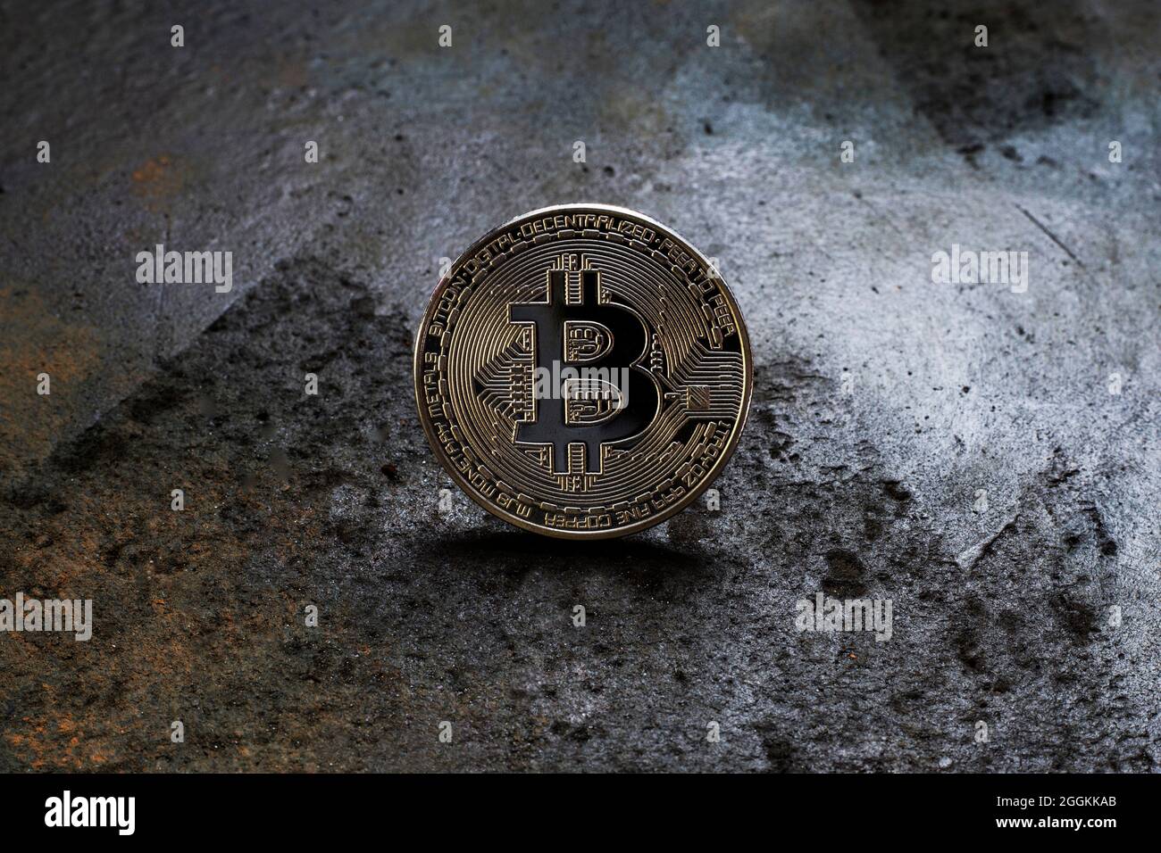 Bitcoin logo coin on rusty metal background Stock Photo - Alamy
