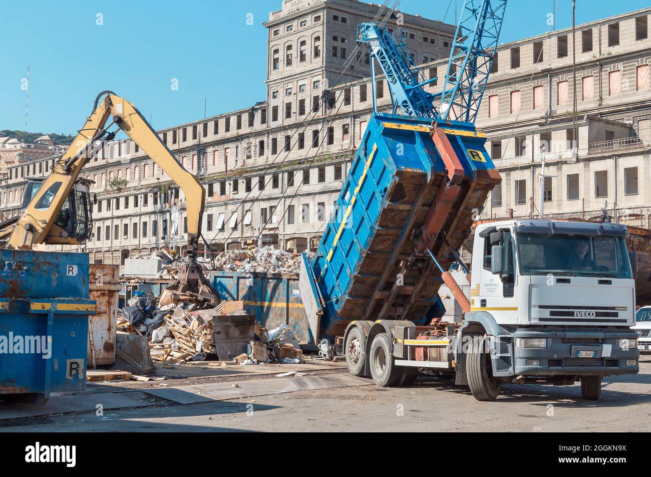 Rubbish southern italy hi-res stock photography and images - Alamy