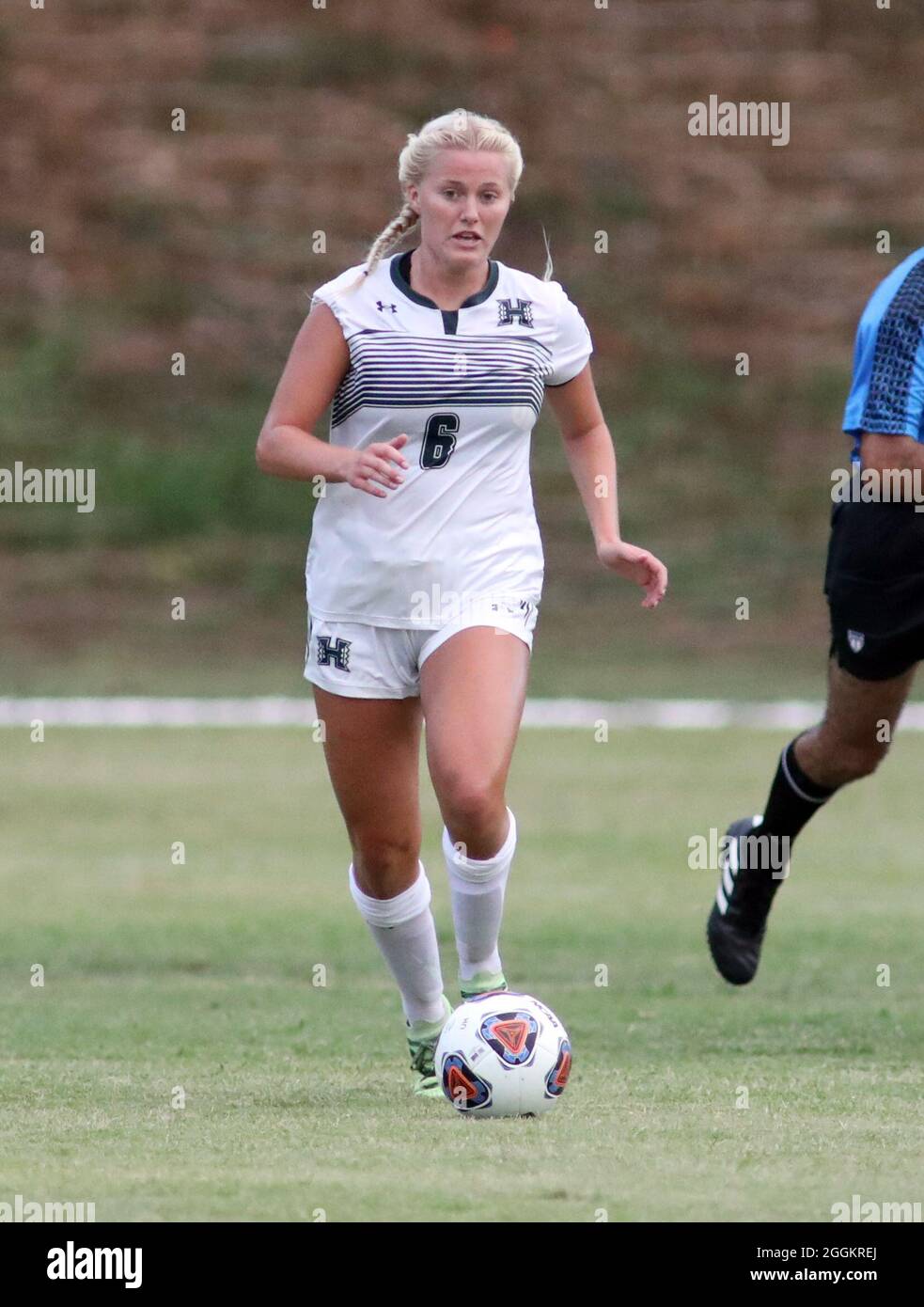 August 17, 2021 - Hawaii Rainbow Warriors midfielder Mia Foster #6 ...
