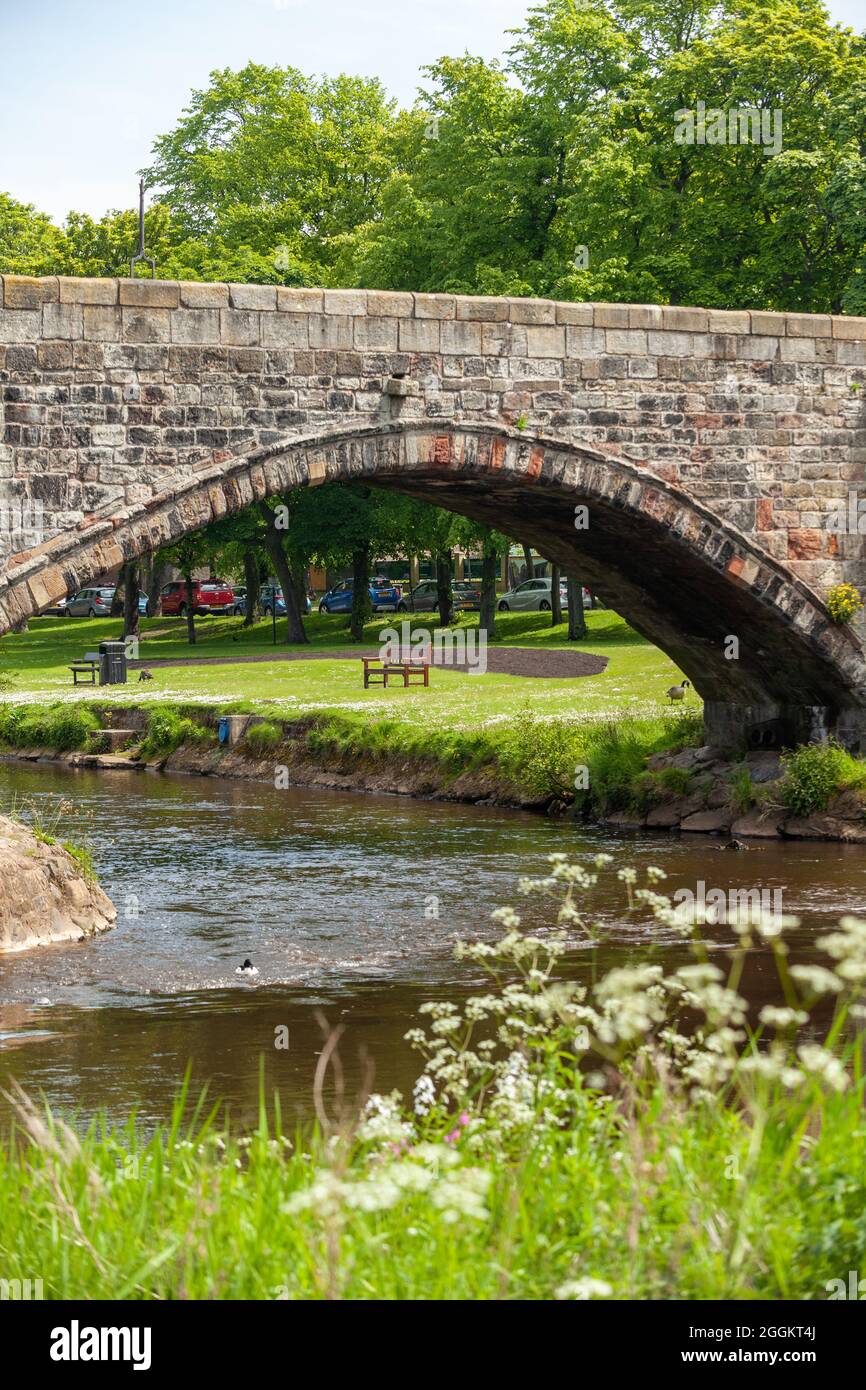 The Old Bridge (Roman Bridge) over the River Esk in Musselburgh ...
