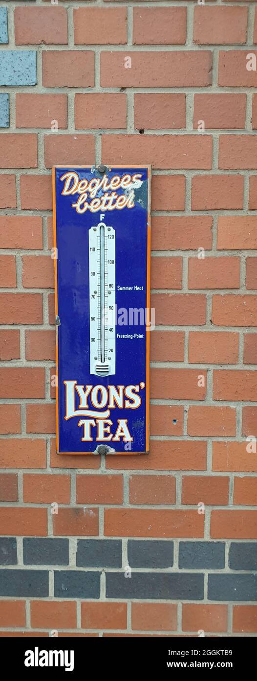 Old great western railway sign hi-res stock photography and images - Alamy