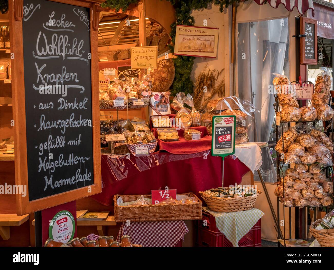Europe bread stall hi-res stock photography and images - Alamy
