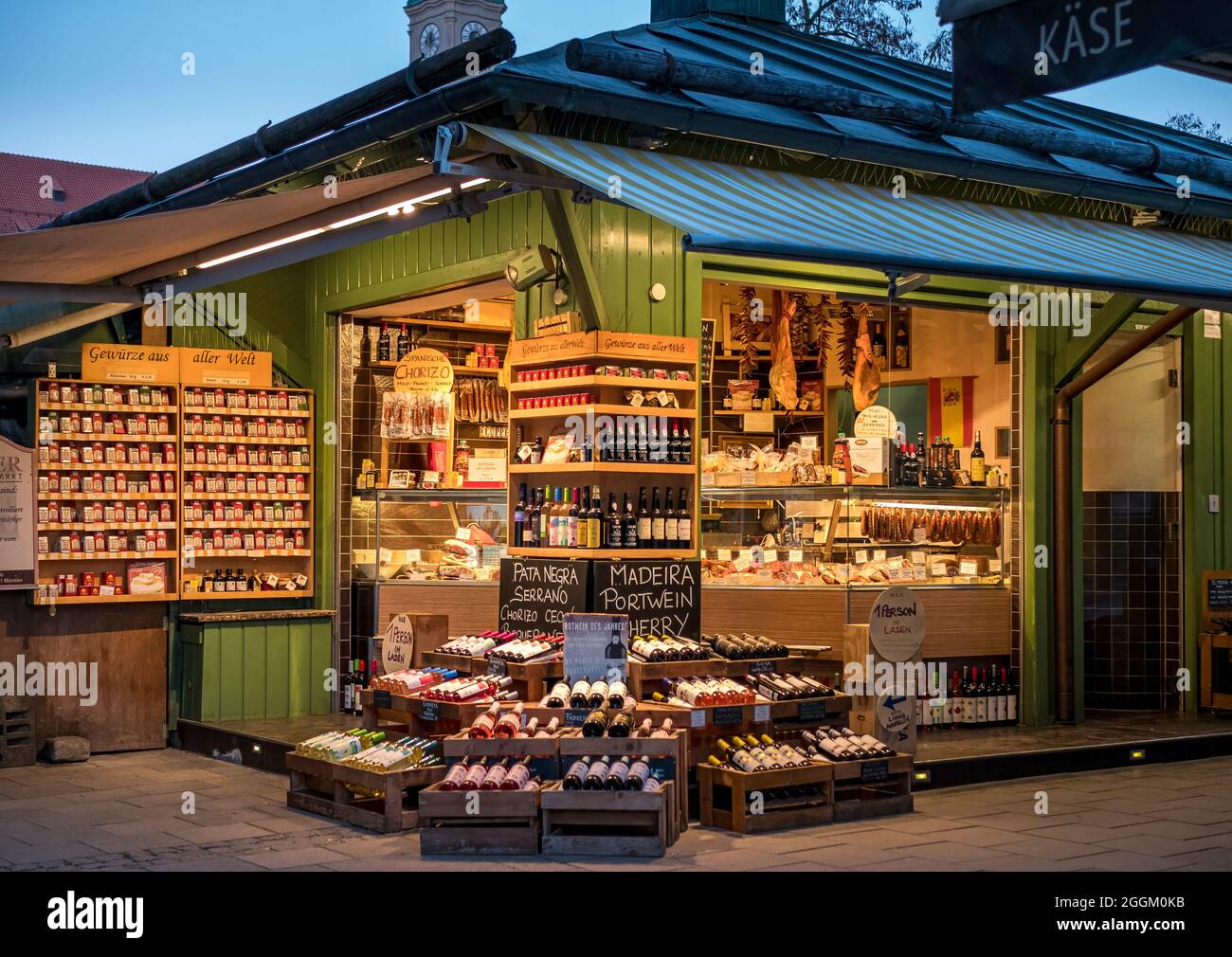 Outside food venders hi-res stock photography and images - Alamy