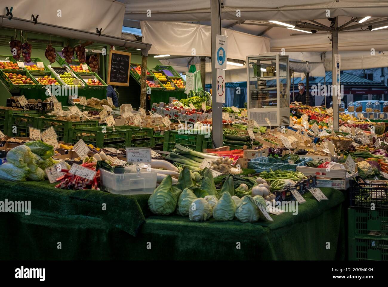 Vegetable stand on the Viktualienmarkt in Munich, Bavaria, Germany ...