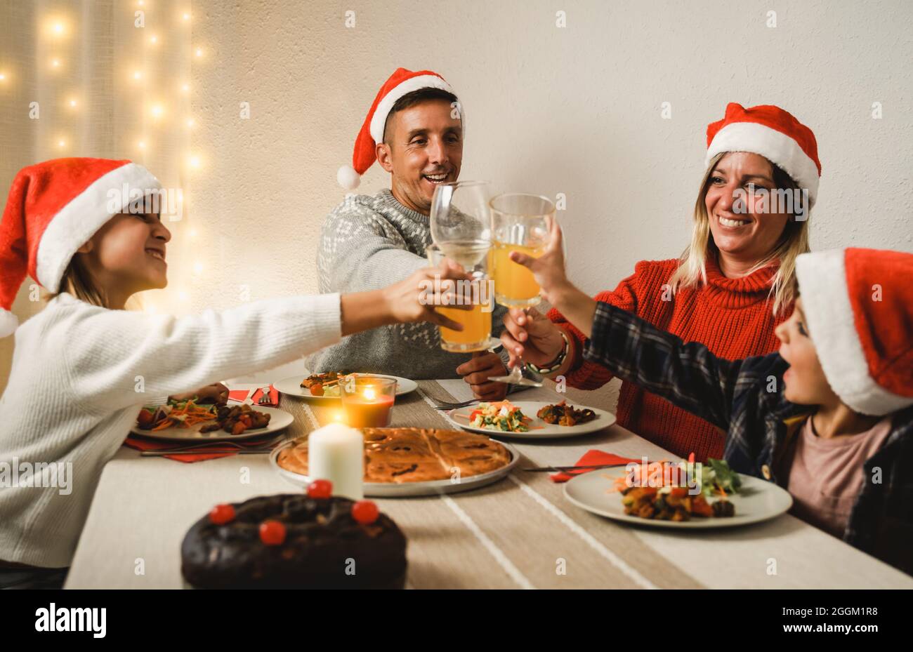 Family toast christmas hi-res stock photography and images - Alamy