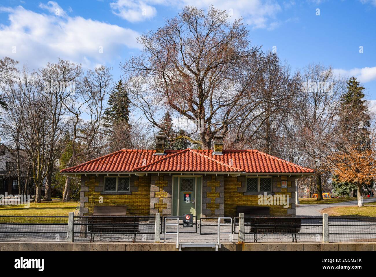 Red and blue ceiling hi-res stock photography and images - Alamy