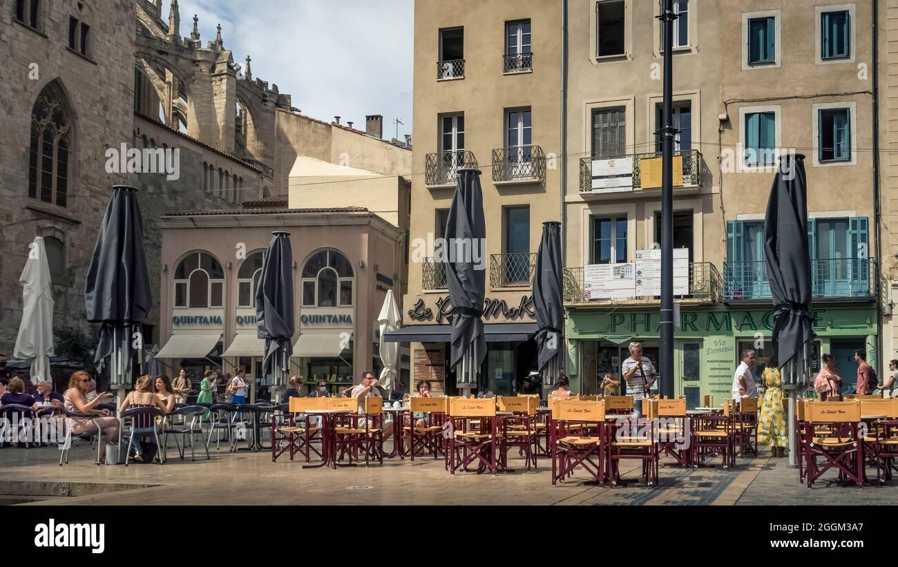 Cafe place hi-res stock photography and images - Alamy